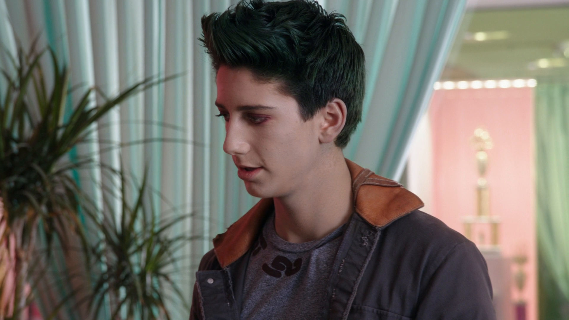 Screen Captures - milomanheimcom 0652 - Milo Manheim Mania — Photo Gallery
