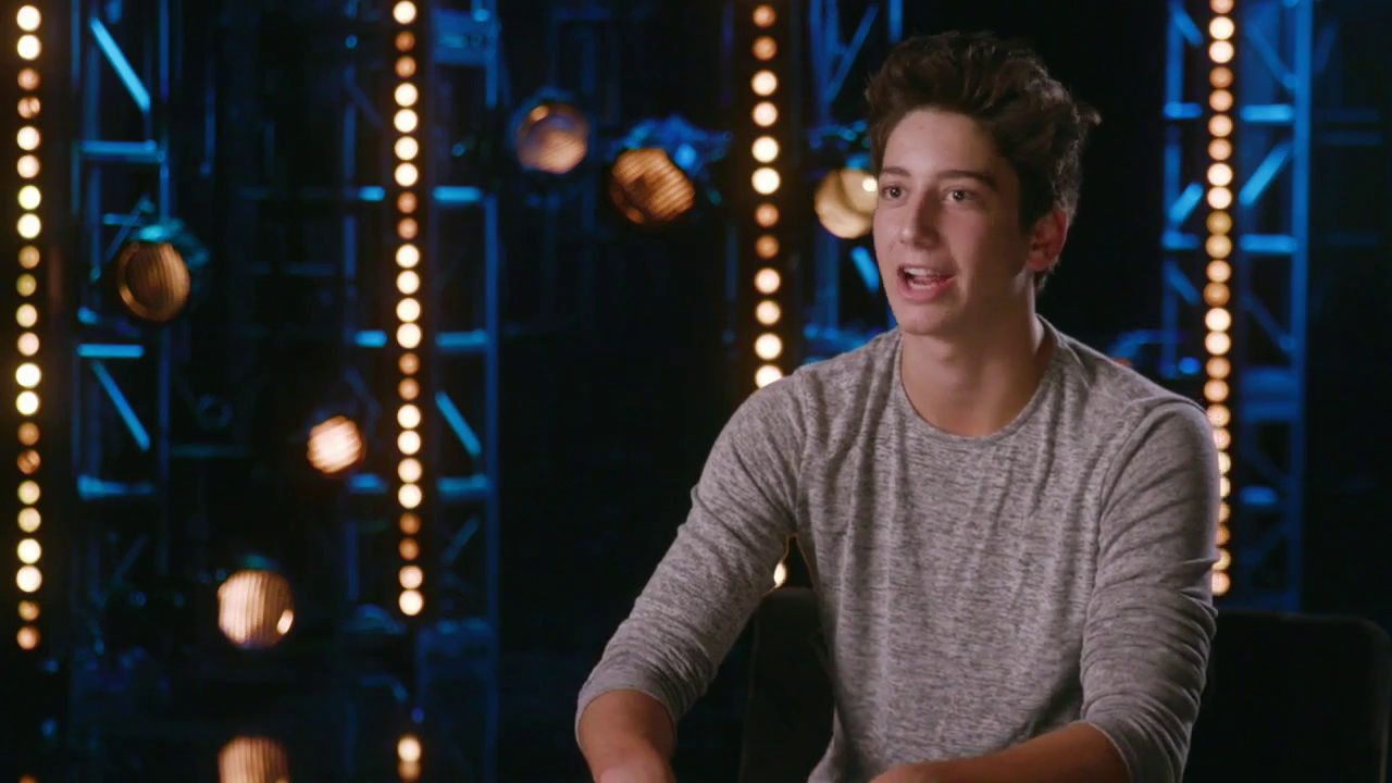 Screen Captures - milomanheimcom 0159 - Milo Manheim Mania — Photo Gallery